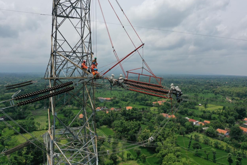 Luar Biasa: 23 Jam Perbaiki 3 Tower Tanpa Padamkan Listrik | Berita ...